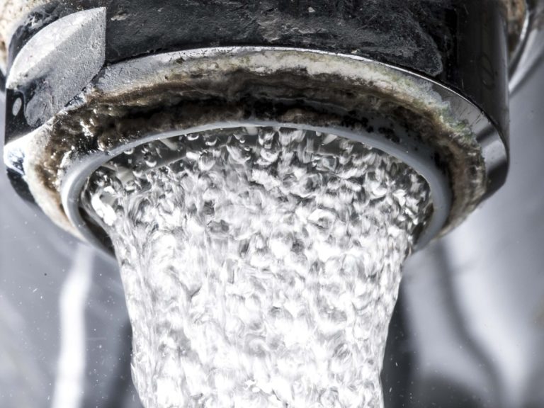 Tratamiento de agua contra la cal en tuberías y máquinas